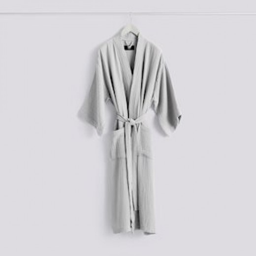 HAY - Crinkle Robe - Cool Grey. Kåben der kan bruges til vinterbadning ...